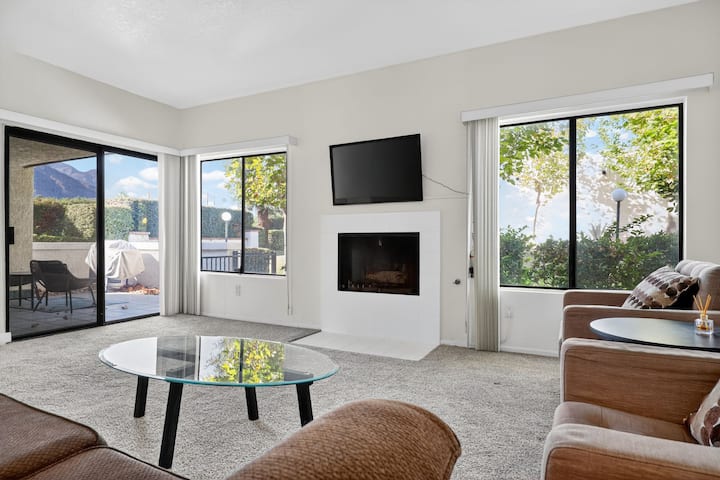 Privacy & Quiet
5 Minute Walk To Downtown Action - Palm Springs, CA