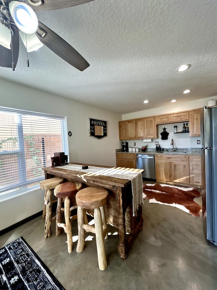 Cowboy Bunkhouse - Albuquerque