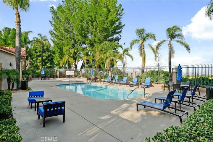 The Charming Condo| First Floor, Patio, And Pool - Corona