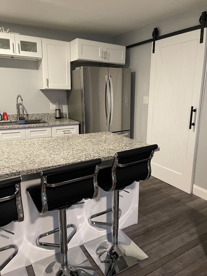 Apartment Near Wynn Hospital - Utica Zoo, Utica