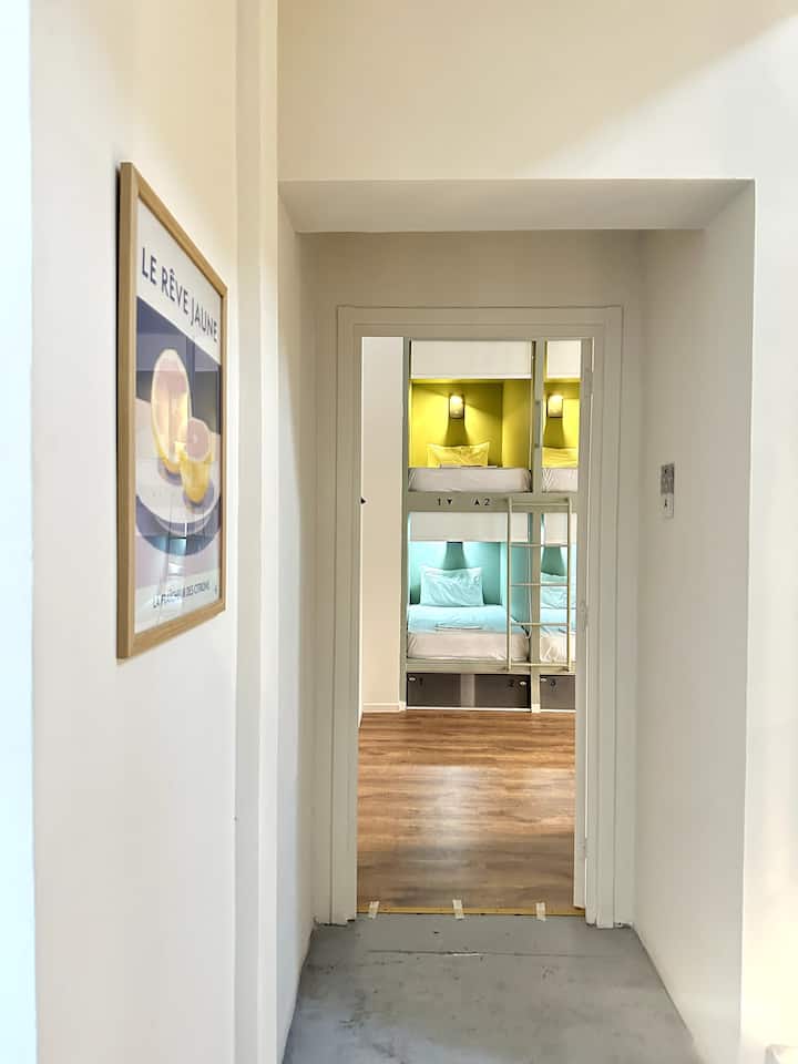 Pink Pineapple @ Bed In 6 Bed Mix - Athen