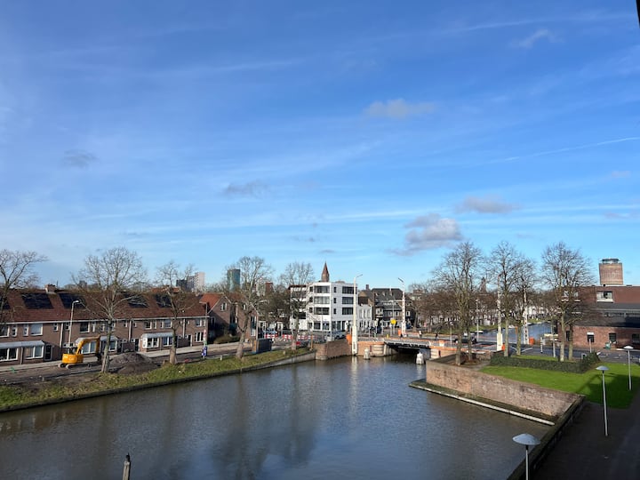 Spacious Apartment With Canal View - Utrecht