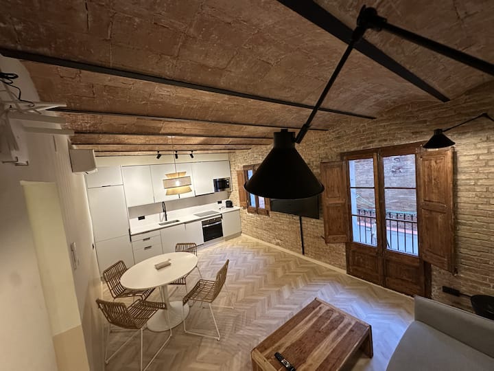 Rustic 2br Apartment Next To Sagrada Familia - Barcelona