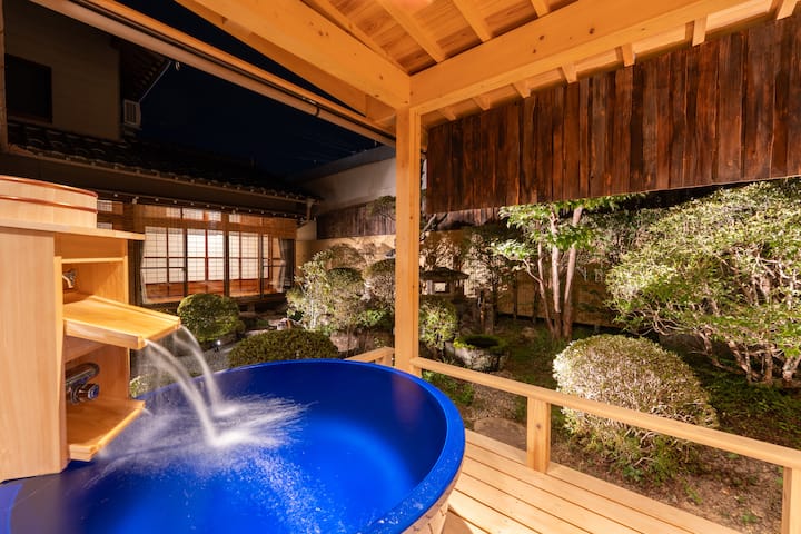 【10人まで宿泊可】日本庭園の中でサウナと露天風呂/100年の歴史ある日本建築物/無料駐車場6台有 - Takayama