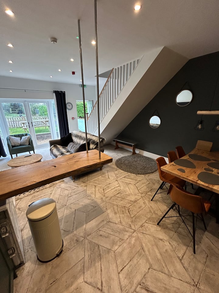 Cosy Countryside Barn - Worcester