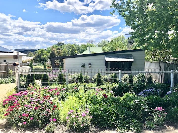 Small Cottage, Vintage Charm - Healesville
