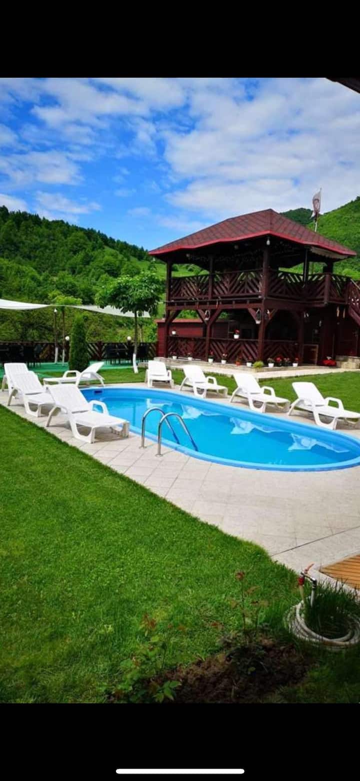 Apartament Cu 2 Camere La Pridvorul Haiducilor - Slănic Moldova