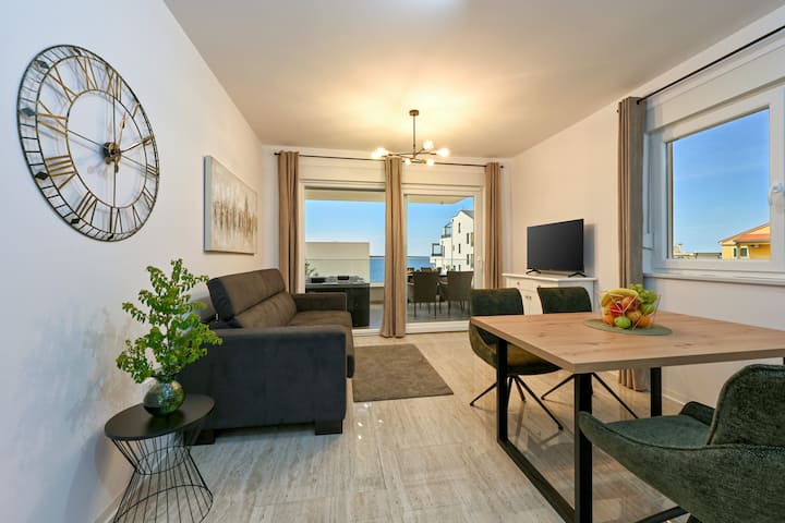 Two-bedroom Apartment Amarilis - Private Jacuzzi - Pag