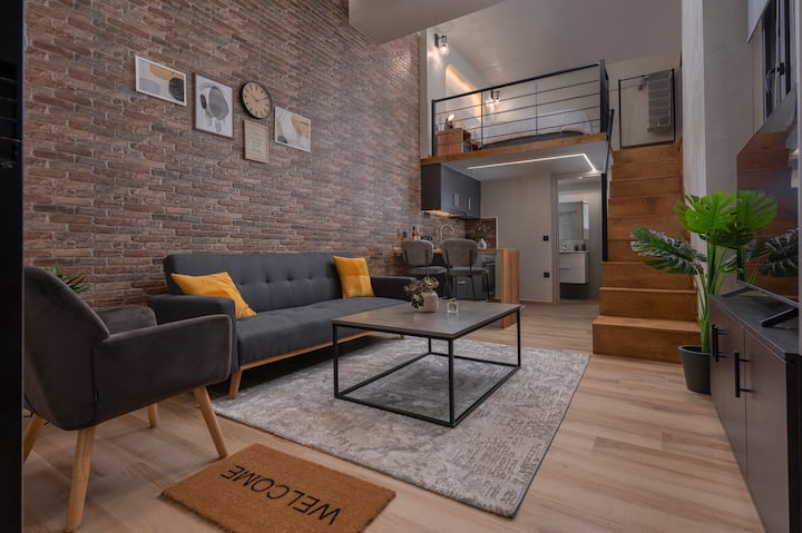 Roy Living #3 (With Play Room Access) - Salonicco