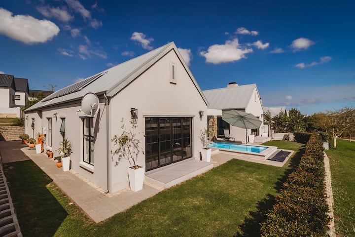 Moorlands Manor, Kingswood Golf Estate - George