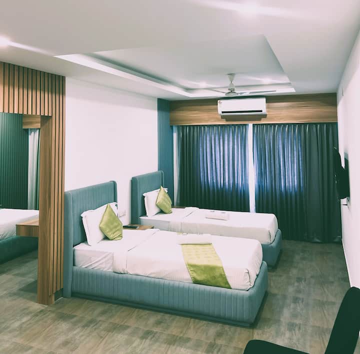 Family Quad Room-hotel Heraa (Suitable For Family) - 