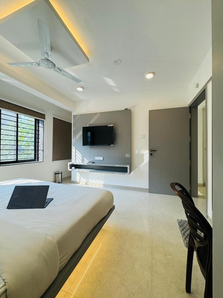 Full Floor With Two Adjacent Room - Indore