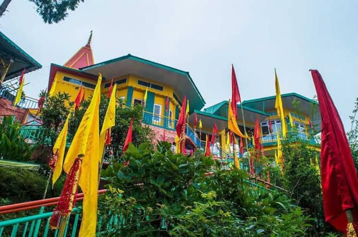The Roadside Homestay”
Where Roads Lead To Warmth. - Gangtok