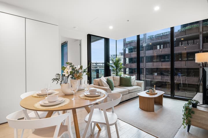 Cbd 2br Escape | Lavish Pool, Gym, Sauna & Spa - Melbourne
