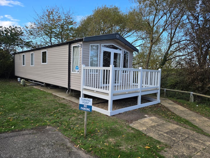 Caravan With Wi-fi At Haven Orchards Ref 15010k - West Mersea