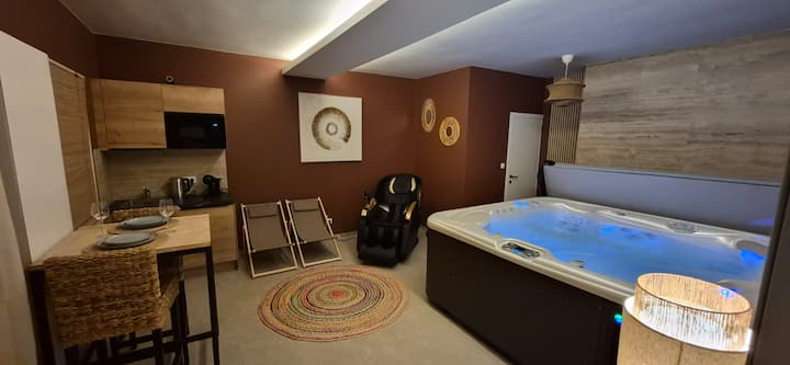 Chambre Avec Jacuzzi Et Fauteuil Massant - Andenne