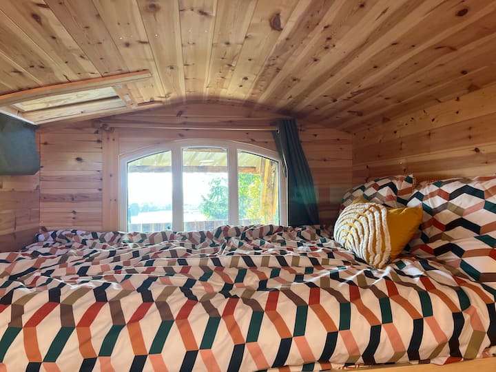 Shepherds Hut With Wood Fired Hot Tub - Yorkshire