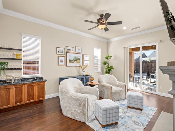Modern Comfort: Cozy Clovis Edition - Clovis, CA