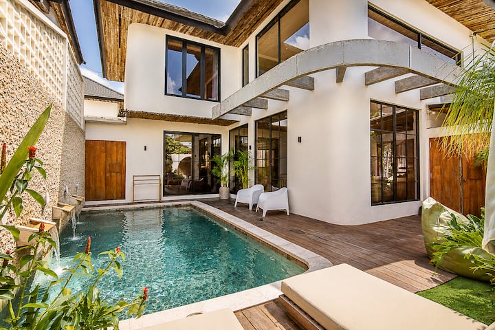 Elegant 4br Seminyak Villa, Enclosed Living, - Seminyak