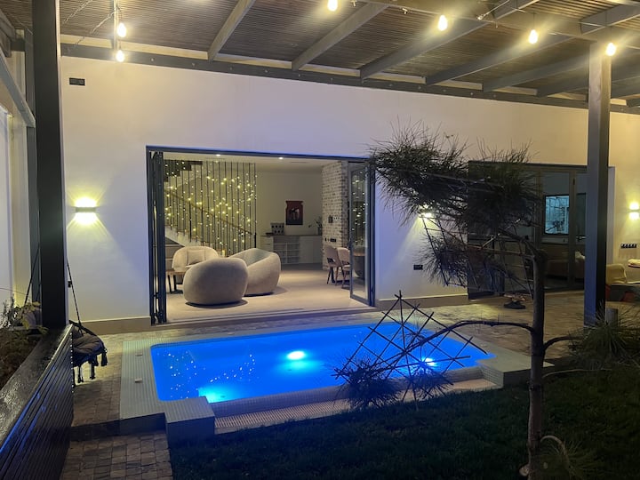 Hi-tech Oasis — Loft Villa With Outdoor Jacuzzi - Usbekistan