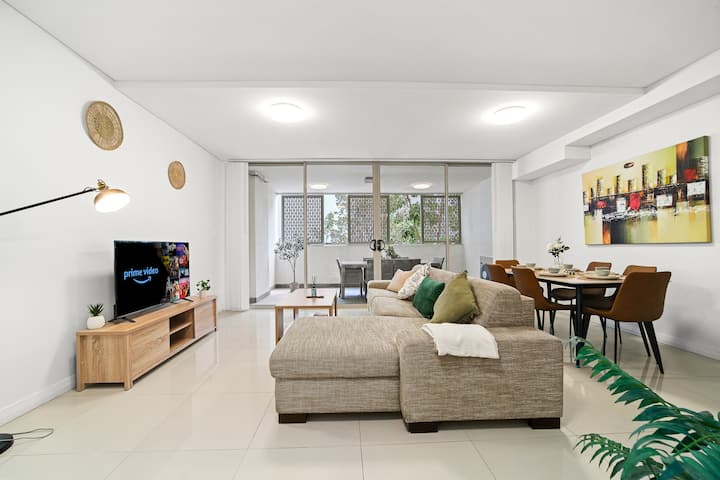 Stylish Modern 2br In Mascot W/balcony & Parking - Rosebery