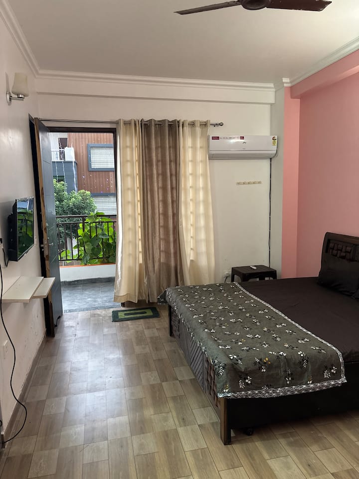 1rk- Gated Society | Near Prem Mandir | Iskcon - 沃林達文