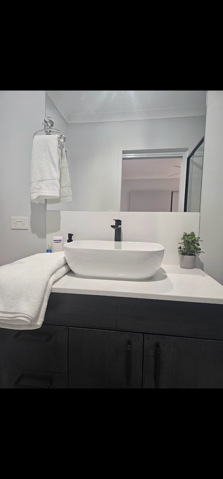 Contemporary Private Ensuite - Ipswich, Australia