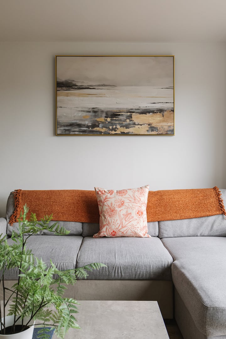 Bright & Stylish | Sleeps 6 - Belfast