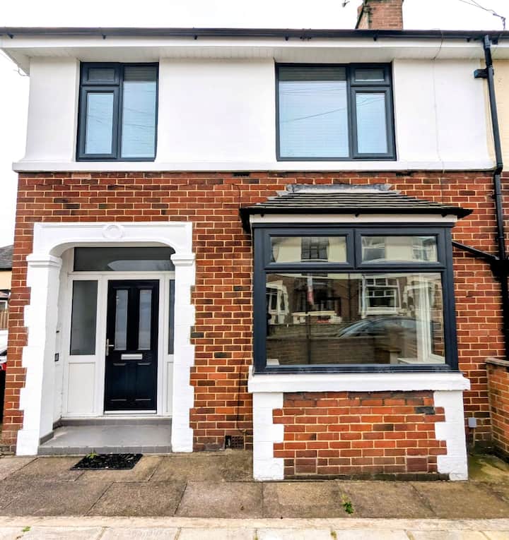 Recently Renovated 4 Bed Home - Stoke-on-Trent