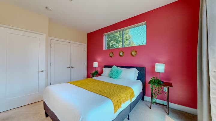 Cozy Modern Home • Free Parking - Stamford, CT