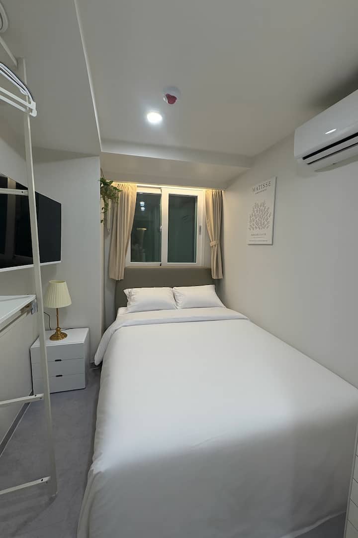 스탠다드 더블룸ㅣ종로 3가역, 을지로 3가역 도보 3분ㅣ공항 버스 도보 3분ㅣ안국 - Seoul