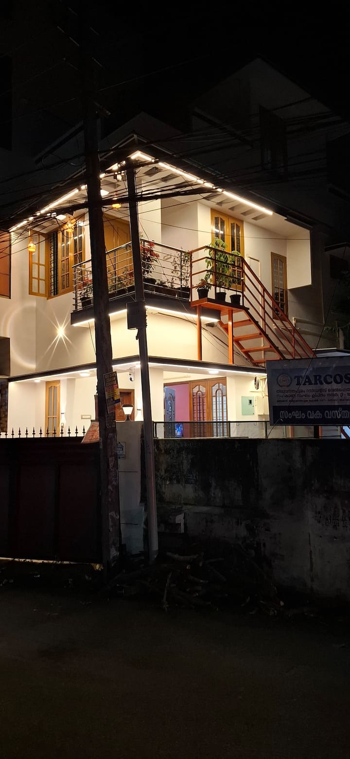 Double Acbedroom - 2 Adult + 1 Child - Kovalam