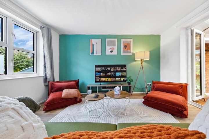 Bright & Cosy House - Sleeps 6 - W/parking+garden - London