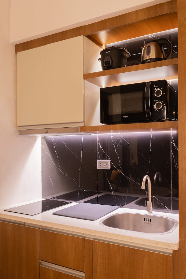 75” Smart Tv Luxury Hotel-style 1br Viceroy In Bgc - Taguig