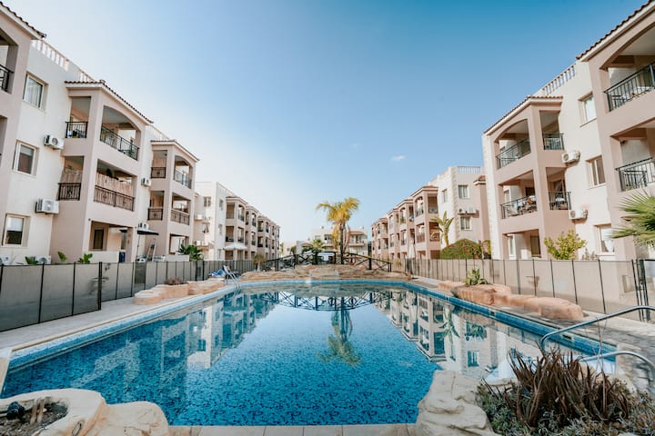 Royal Seacrest Luxe 2b Poolside Apartment - Paphos