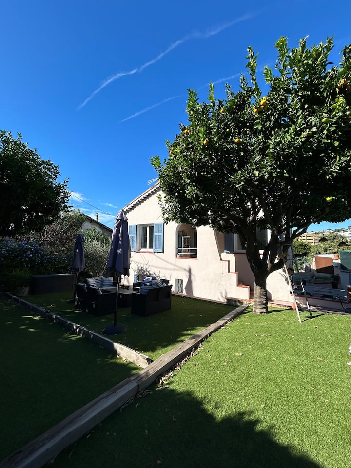 Deux Pièces Avec Jardin Privé De 30 M2 Dans Villa - Saint-Laurent-du-Var