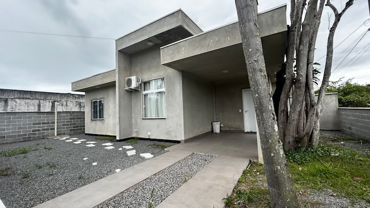 Casa De Praia 8 Pessoas Com Ar Condicionado. - Itapoá