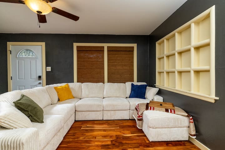 Fenced Yard, Parking + Workspace | Downtown Dallas - Mesquite, TX