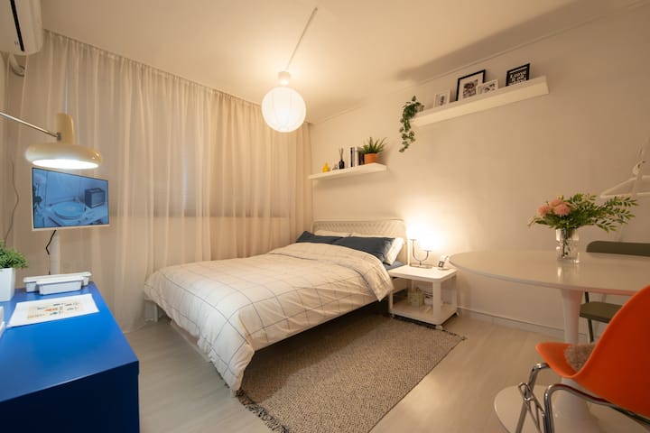 [Tov House] 미드센츄리 | 화서역 | 수원스타필드 | 수원화성 | 행궁동 - Suwon-si