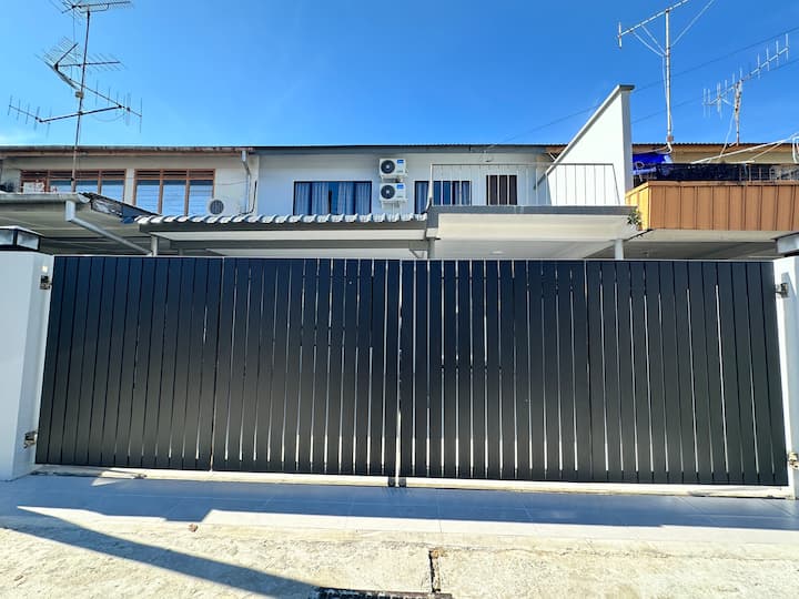 Warm 4-br Retreat | Your Home Away From Home - Miri