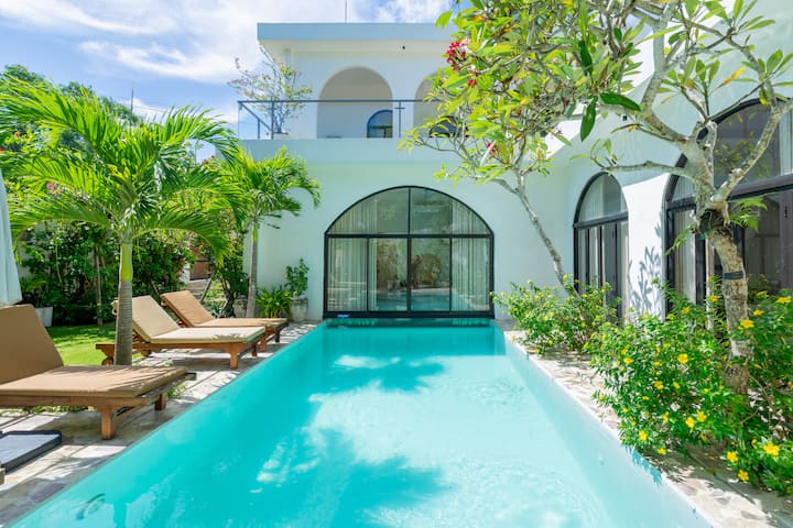 4 Br Villa Padang Padang (2 Mins From The Beach) - Bali