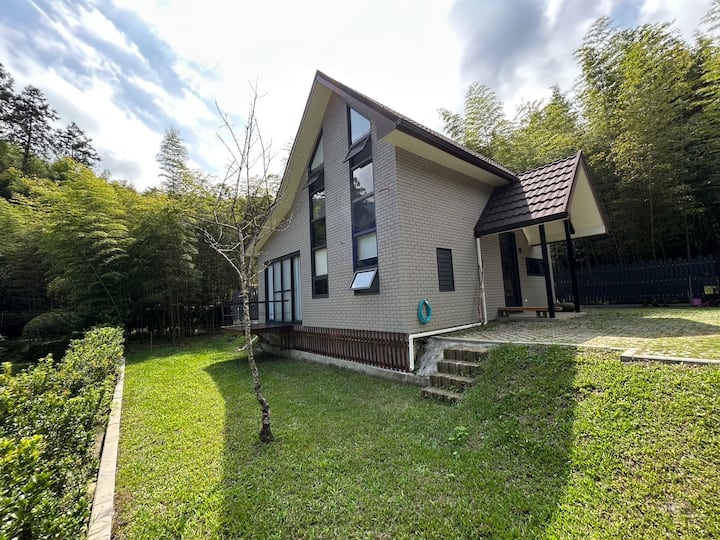 溪頭M House.  小山屋小包棟。 - 南投縣