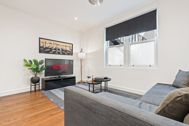 Spacious 2 Bed Flat | Olympia, Westfield, Sleeps 6 - Camden, AR