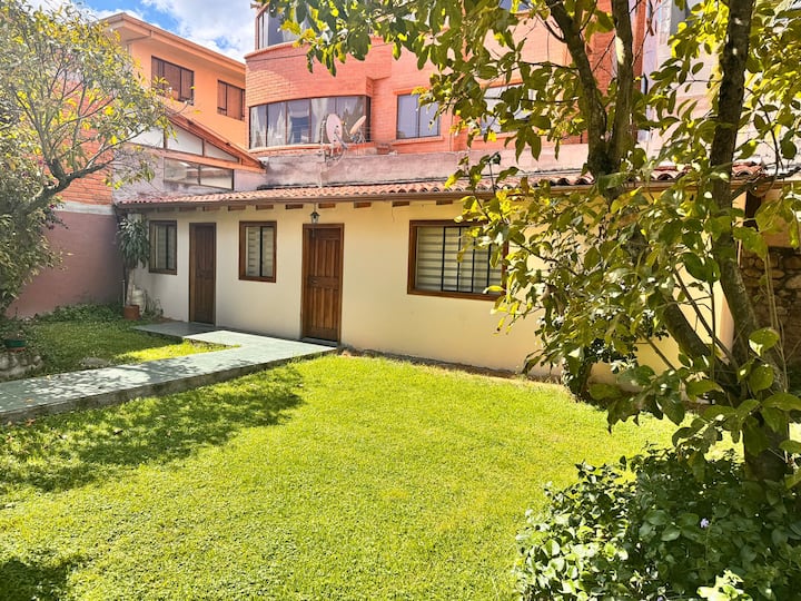 Cozy 2-bedroom Casita With Beautiful Yard - Ecuador