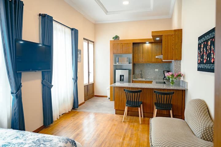 Suite Con Vista A Hermoso Patio En Centro. - Cuenca