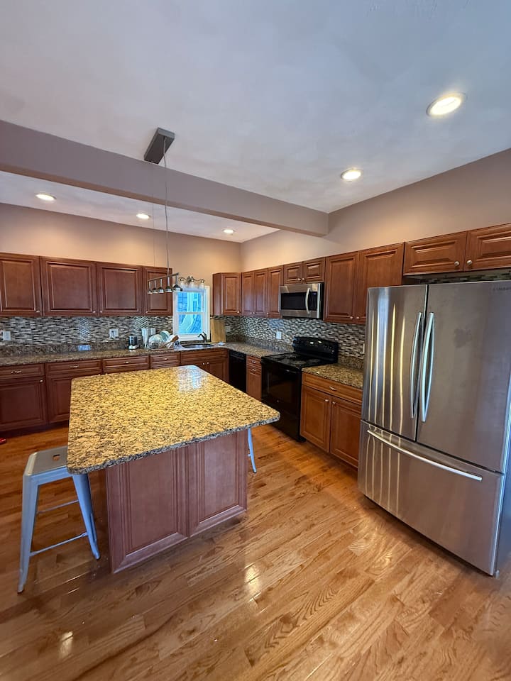 Bright Cambridge Haven | Steps To Cafés And T - Cambridge, MA