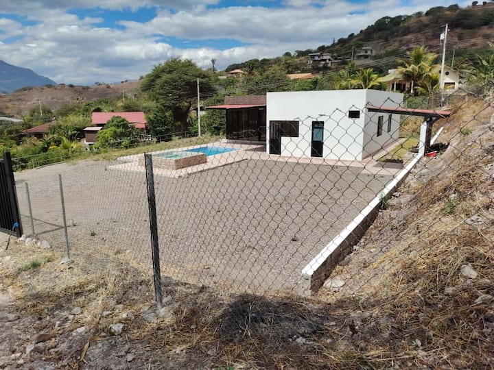 Casa Vacacional Con Piscina Y Jacuzzi En Yunguilla - Santa Isabel