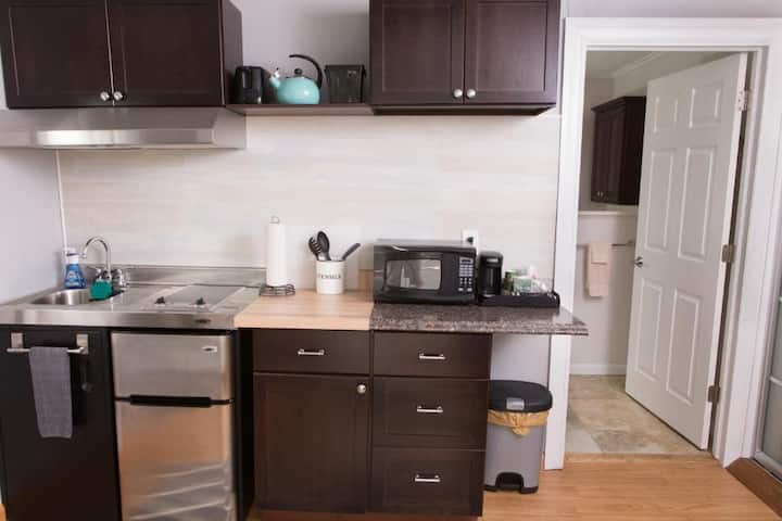 Knotty Pine Motel - King Suite W/kitchenette - Bennington, VT