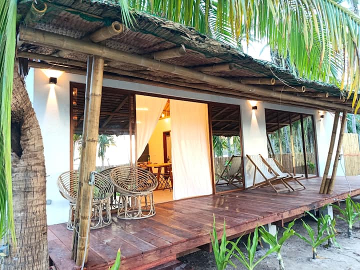 Beachfront Katutubo Villa - Where The World Ends. - El Nido