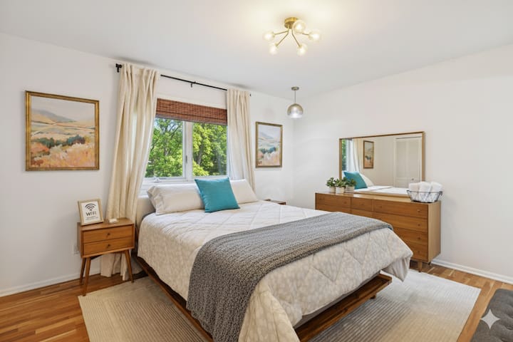 Premium Suite | 3b | Hot Tub | Lake + Sunset Views - Plymouth, MN